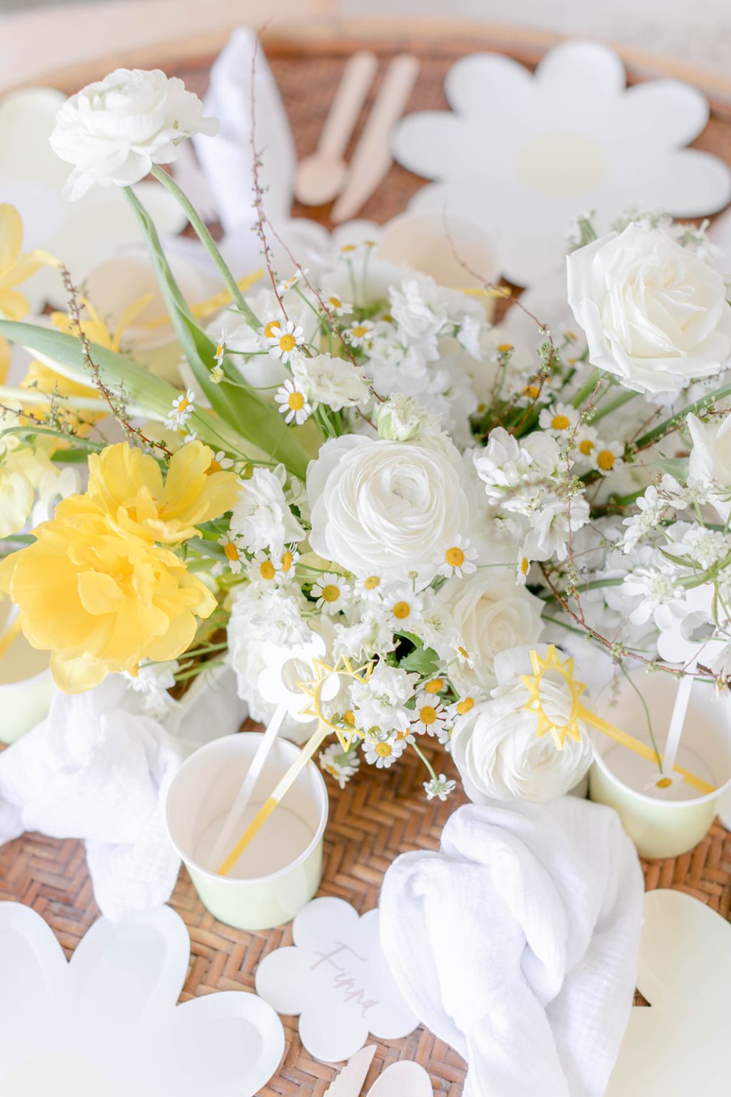 A Daisy Party that will have you giddy for Spring! – Beijos Events