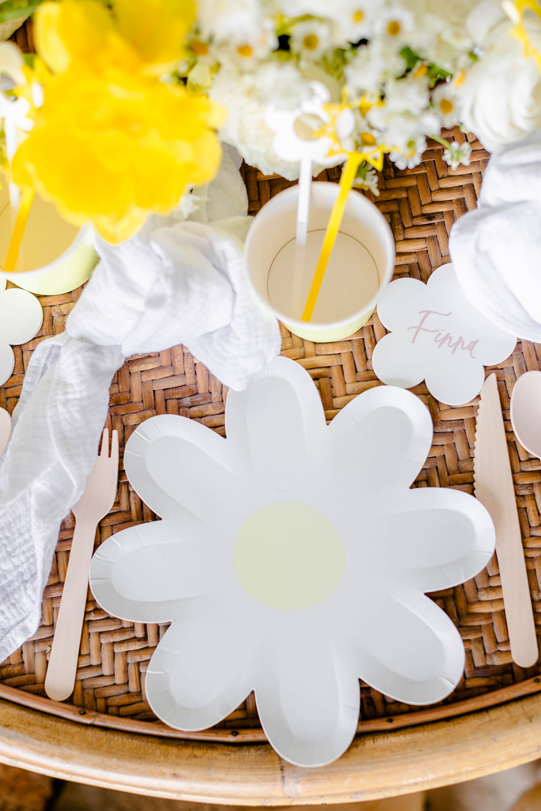 A Daisy Party that will have you giddy for Spring! – Beijos Events