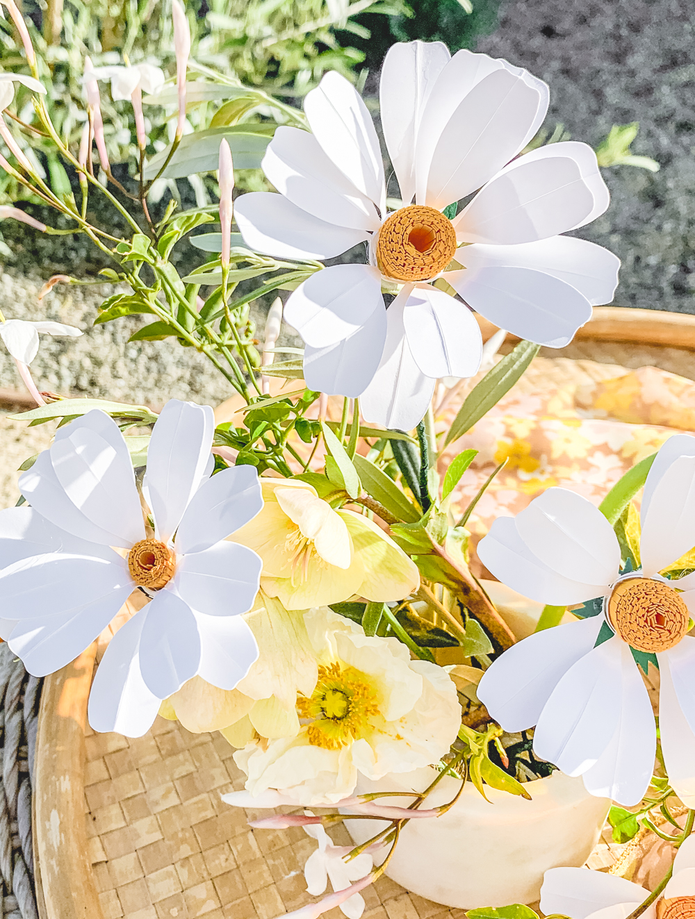 Paper Daisy Arrangement With Farren Celeste – Beijos Events