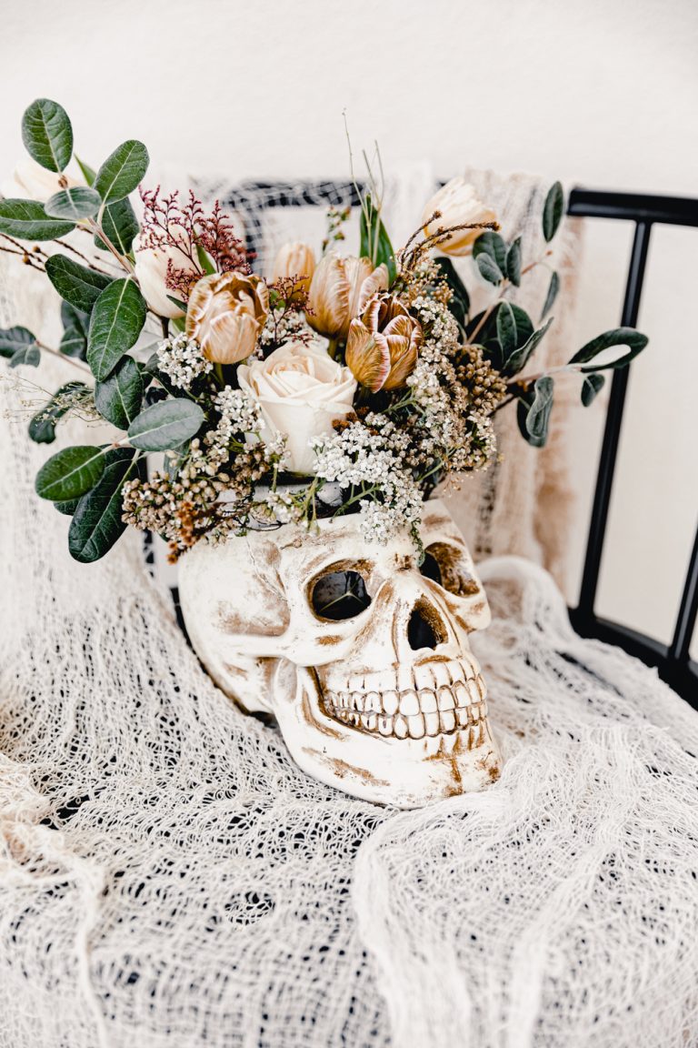 Black Magic Flowers – Halloween DIY – Beijos Events