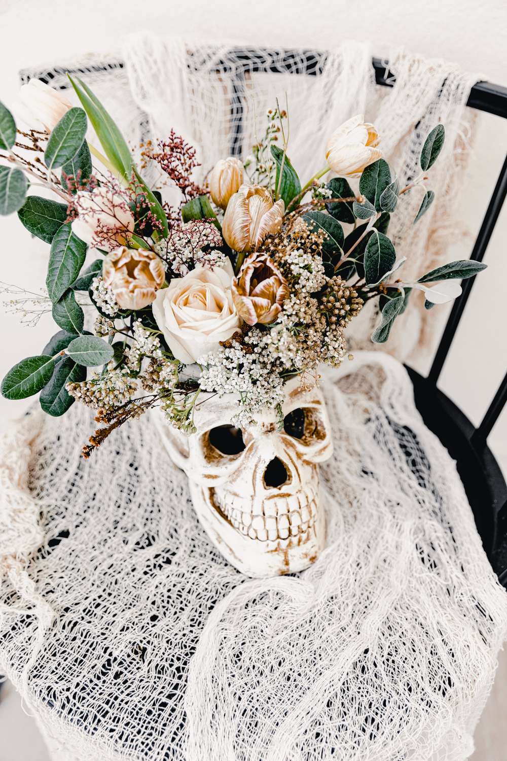 Black Magic Flowers – Halloween DIY – Beijos Events