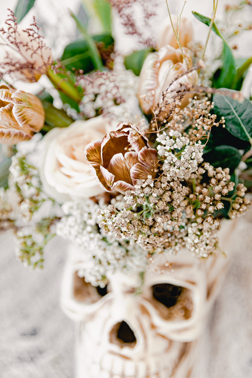 Black Magic Flowers – Halloween DIY – Beijos Events