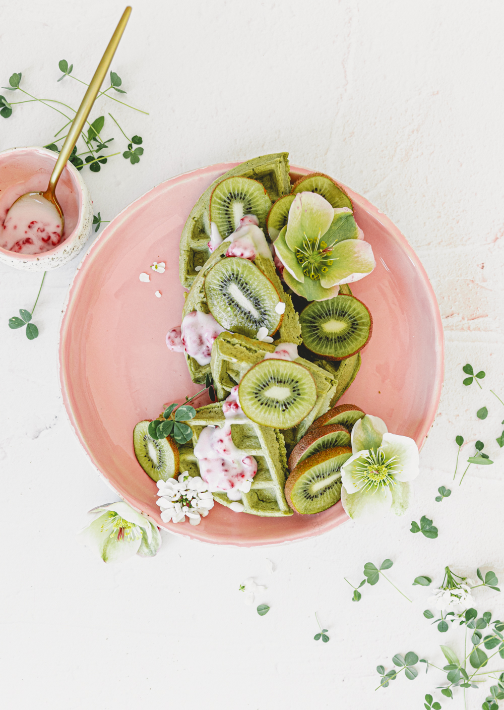 Matcha Green Tea Waffles with Fresh Kiwi and Raspberry Yogurt Drizzle ...